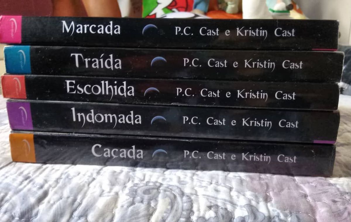 Coleção Marcada | Livro Usado 32566026 | enjoei