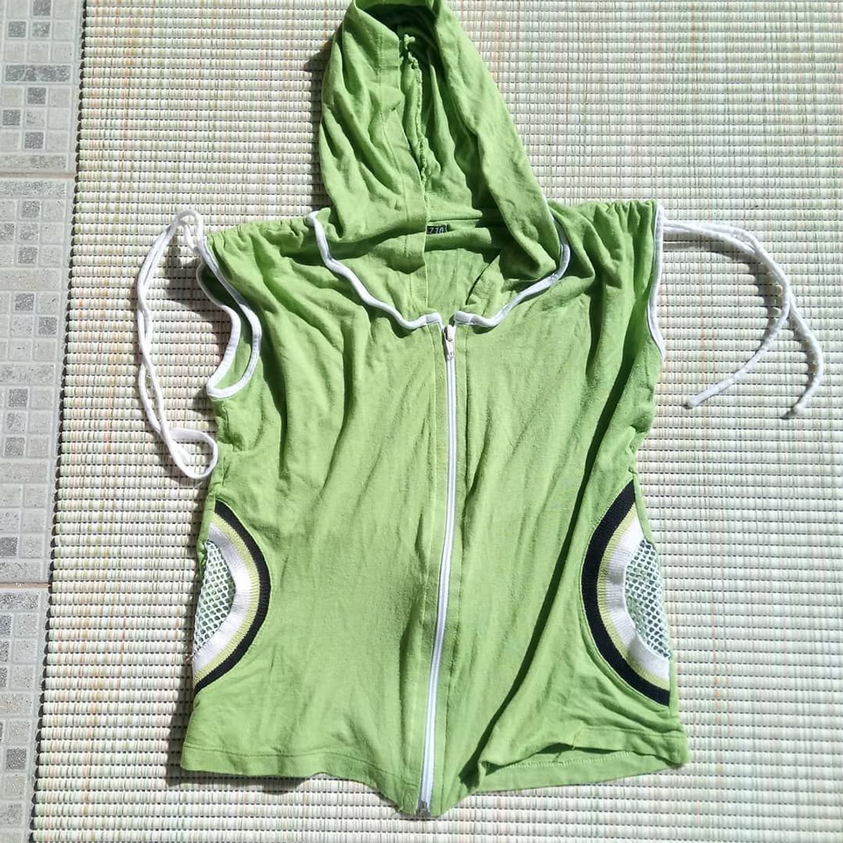 Colete Esportivo com Capuz | Colete Feminino Topazio Usado 42260757 ...
