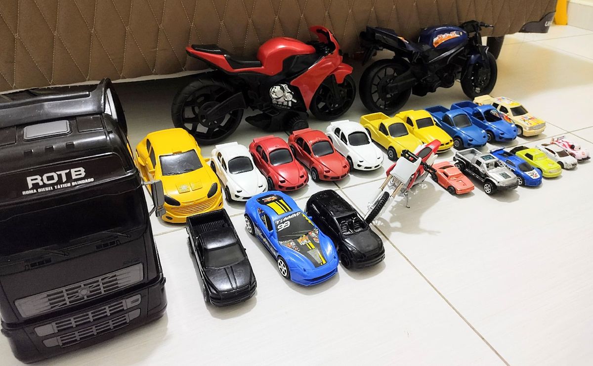 Combo Carrinho e Motos Brinquedo Infantil | Brinquedo Carrinhos E Motos Usado 73917884 | enjoei