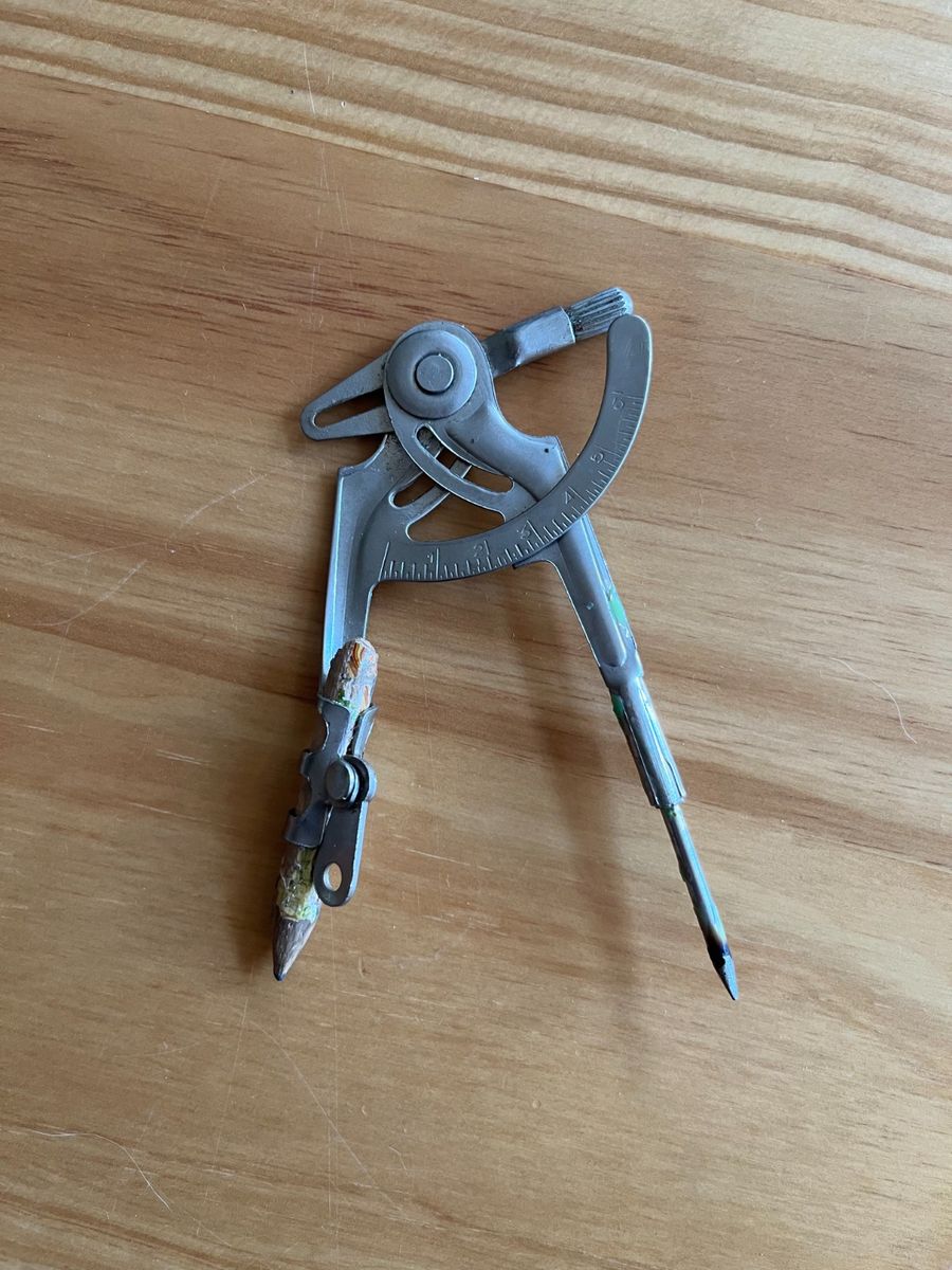 Compasso Antigo em Metal | Produto Vintage e Retro Usado 80055959 | enjoei