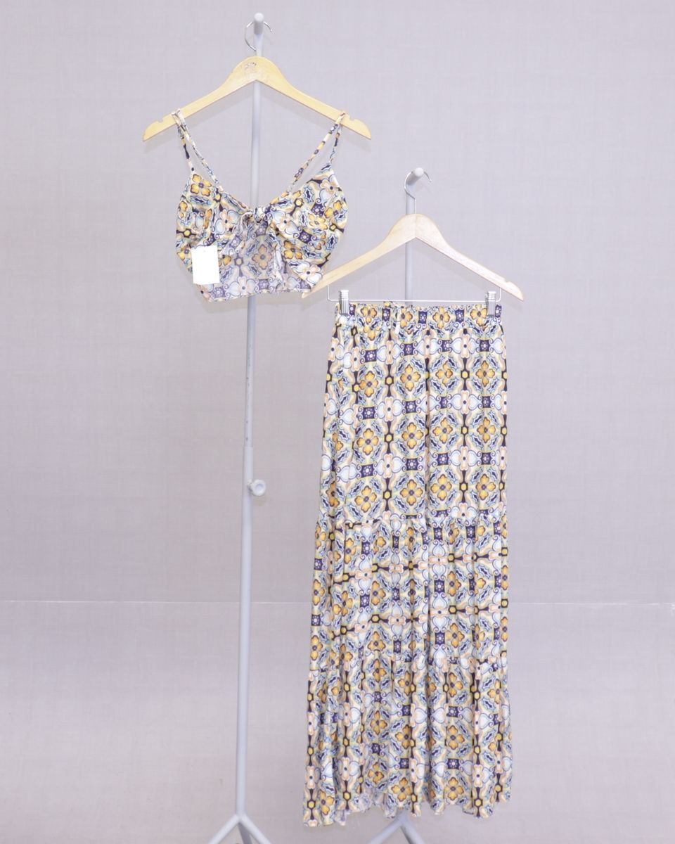 Conjunto Bege, Amarelo e Azul Floral Top e Saia | Blusa Feminina Usado ...
