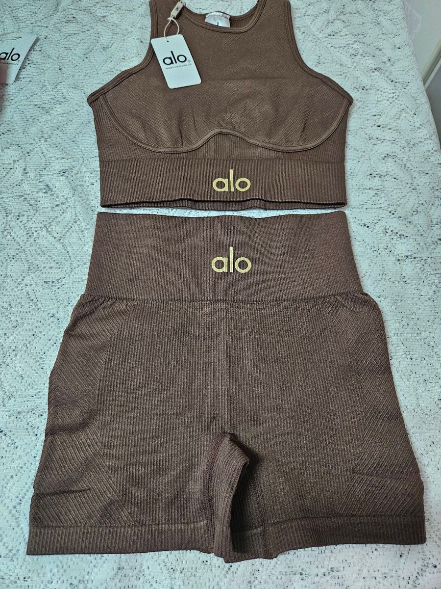 Conjunto Canelado Alo Yoga Novo Original Na Cor Marrom com Logo em ...