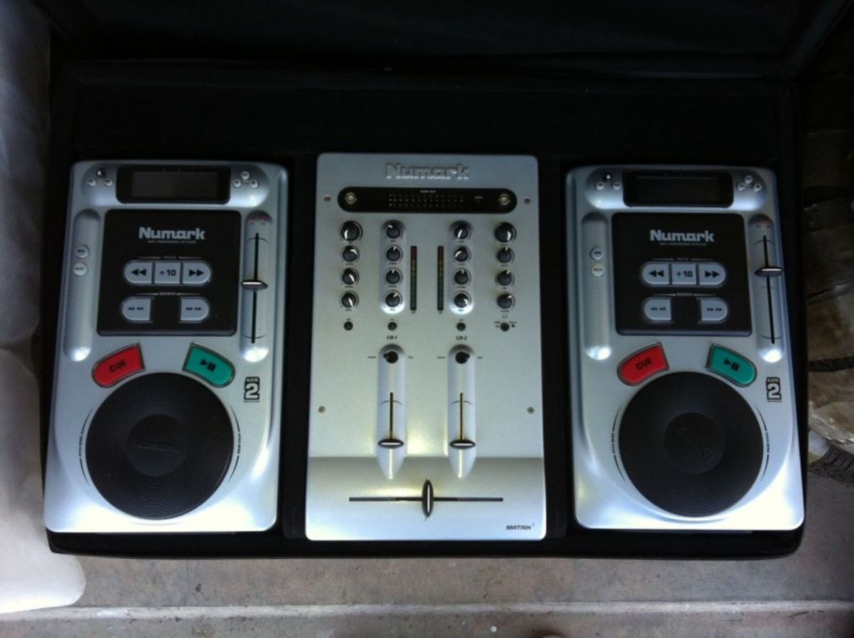 Conjunto para Dj Numark com 2 Cdj e Um Mixer. | Item de Música Numark ...