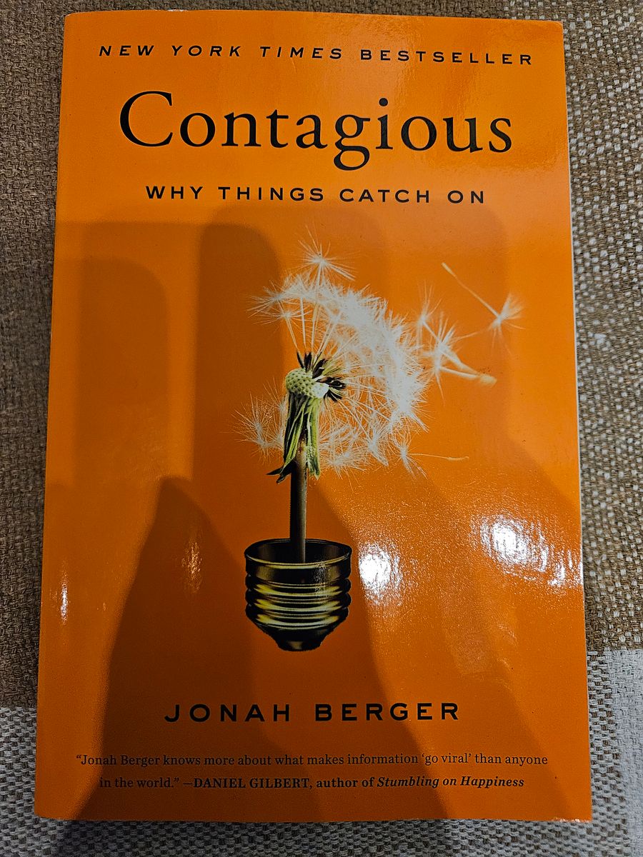 Contagious: Why Things Catch On | Livro Philips Usado 105586752 | enjoei