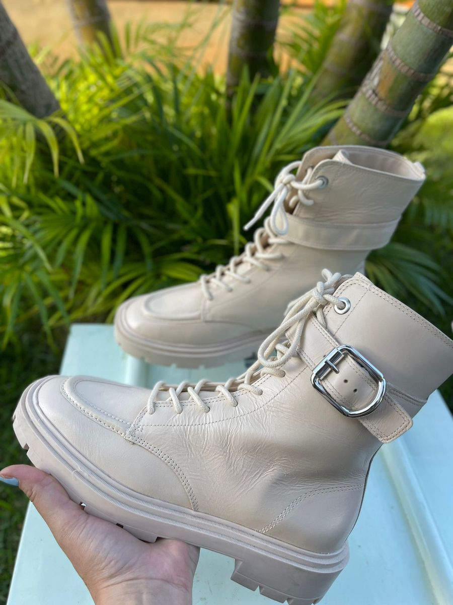 Coturno Off-white Couro Cano Curto Fivela 37 | Bota Feminina Arezzo Nunca Usado 84895157 | enjoei