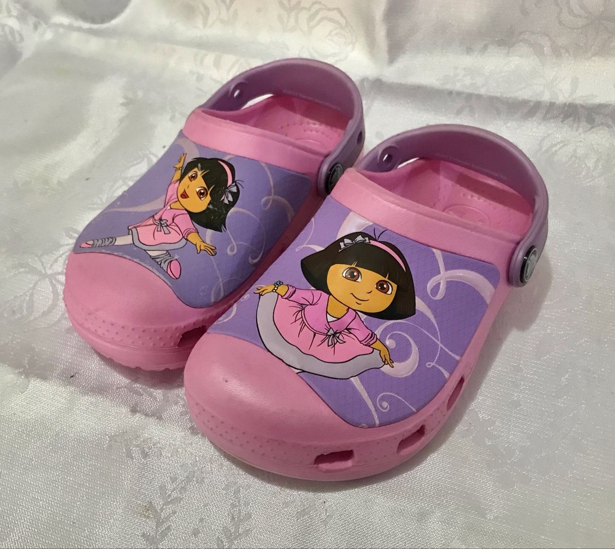 Croca Dora Aventureira | Calçado Infantil para Meninas Crocs Nunca ...