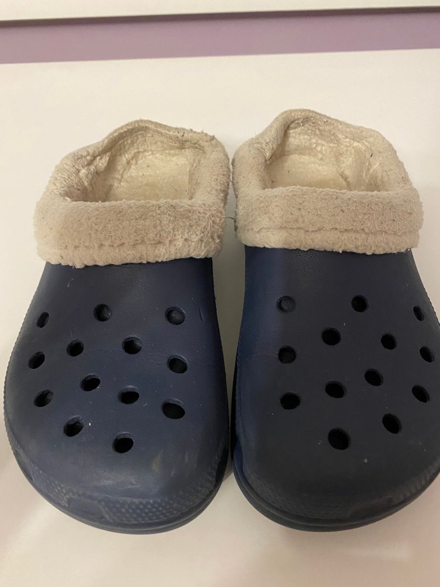 Crocs Auk Marinho com Pelo | Sapato Feminino Crocs Usado 48684901 | enjoei