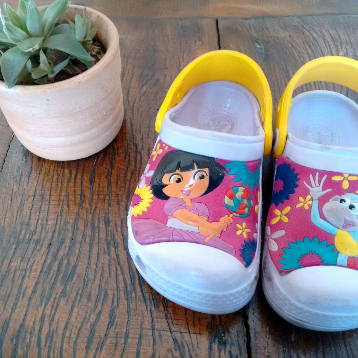 Crocs Dora Aventureira | Calçado Infantil para Meninas Crocs Usado ...