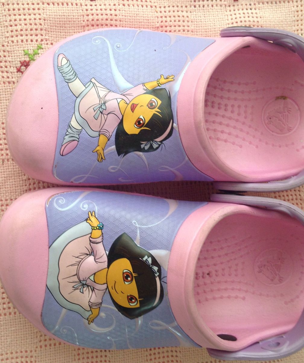 Crocs Dora | Calçado Infantil para Meninas Crocs Usado 14798753 | enjoei