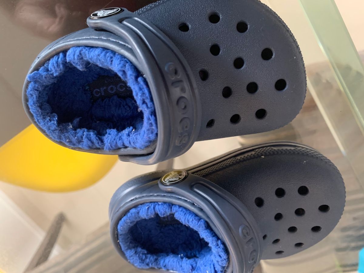 Crocs e Meia Anti Derrapante | Calçado Infantil para Bebê Crocs Usado ...