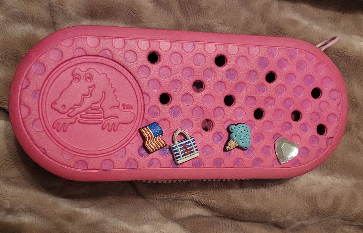Crocs - Estojo para Lápis Rosa com Pins | Produto Feminino Crocs Usado ...