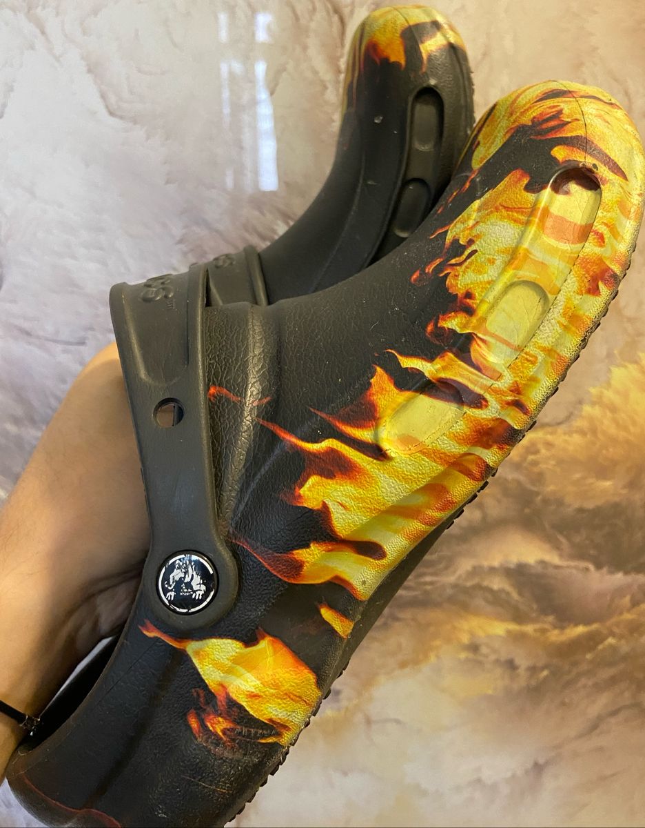 Crocs Fire Flame Ouro Conforto e Estilo | Sandália Masculina Crocs ...