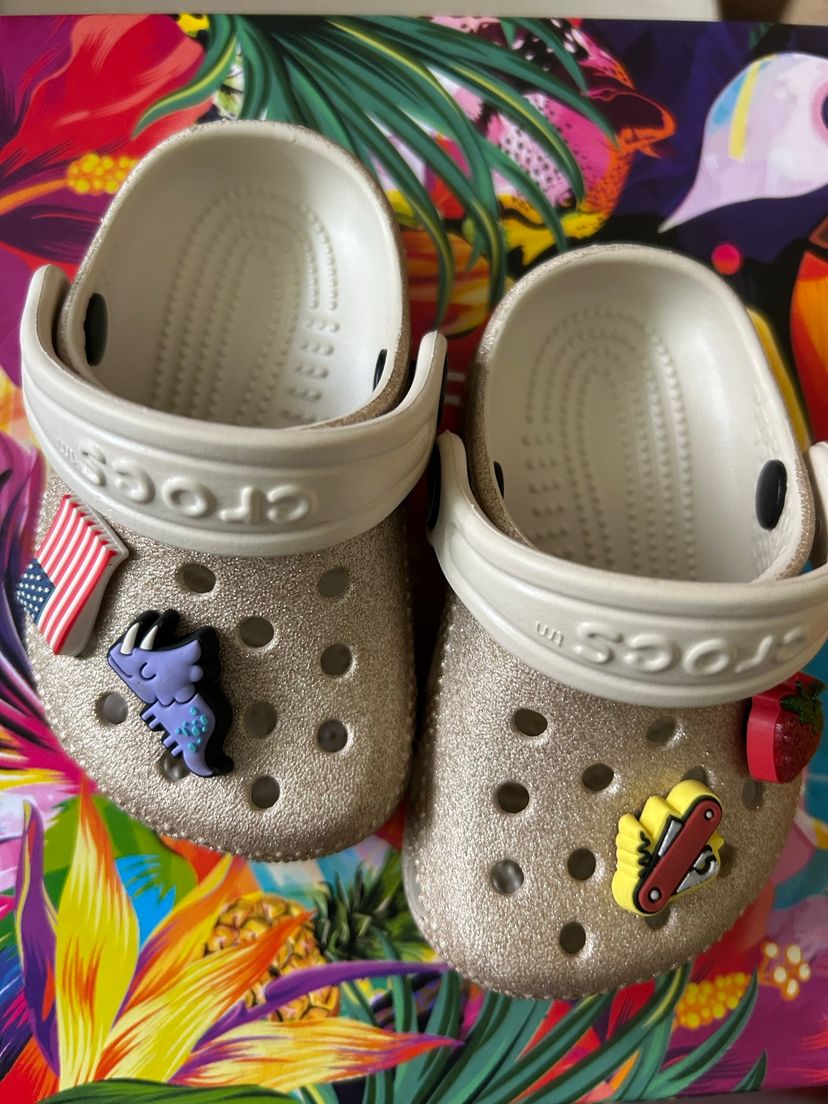 Crocs Glitter Dourado | Calçado Infantil para Meninas Crocs Nunca Usado ...