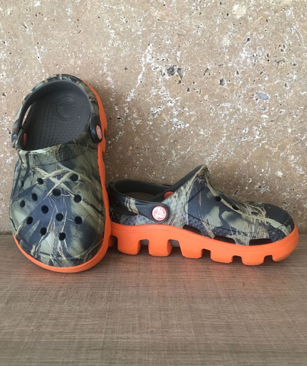 Crocs Tractor Camuflado | Calçado Infantil para Meninos Crocs Usado ...