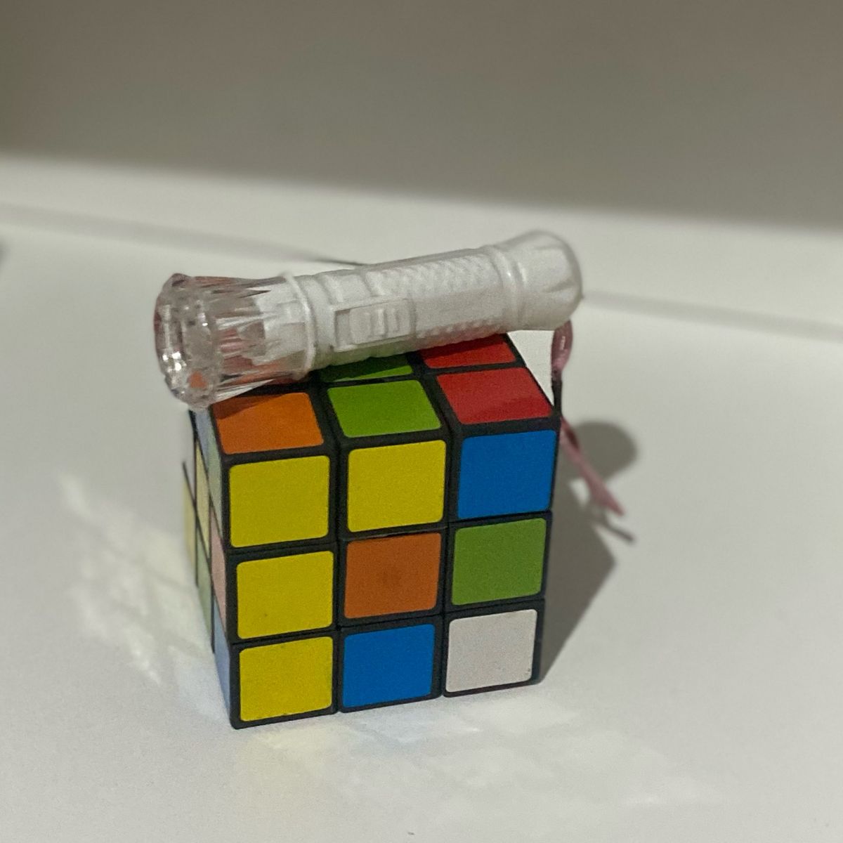Cubo Mágico + Mini Lanterna | Brinquedo Usado 82200880 | enjoei