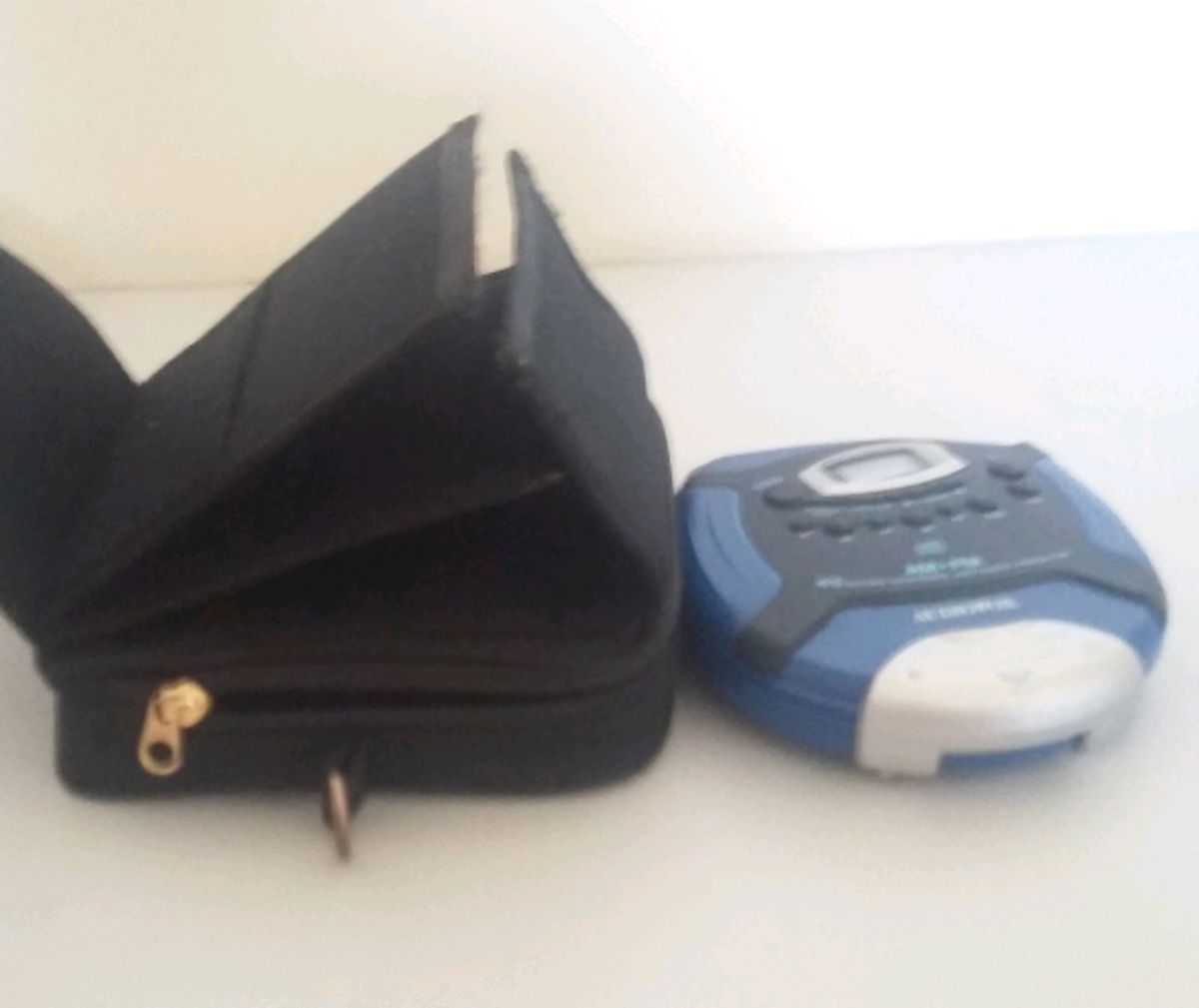 Discman Retrô | Item de Música Usado 14774507 | enjoei