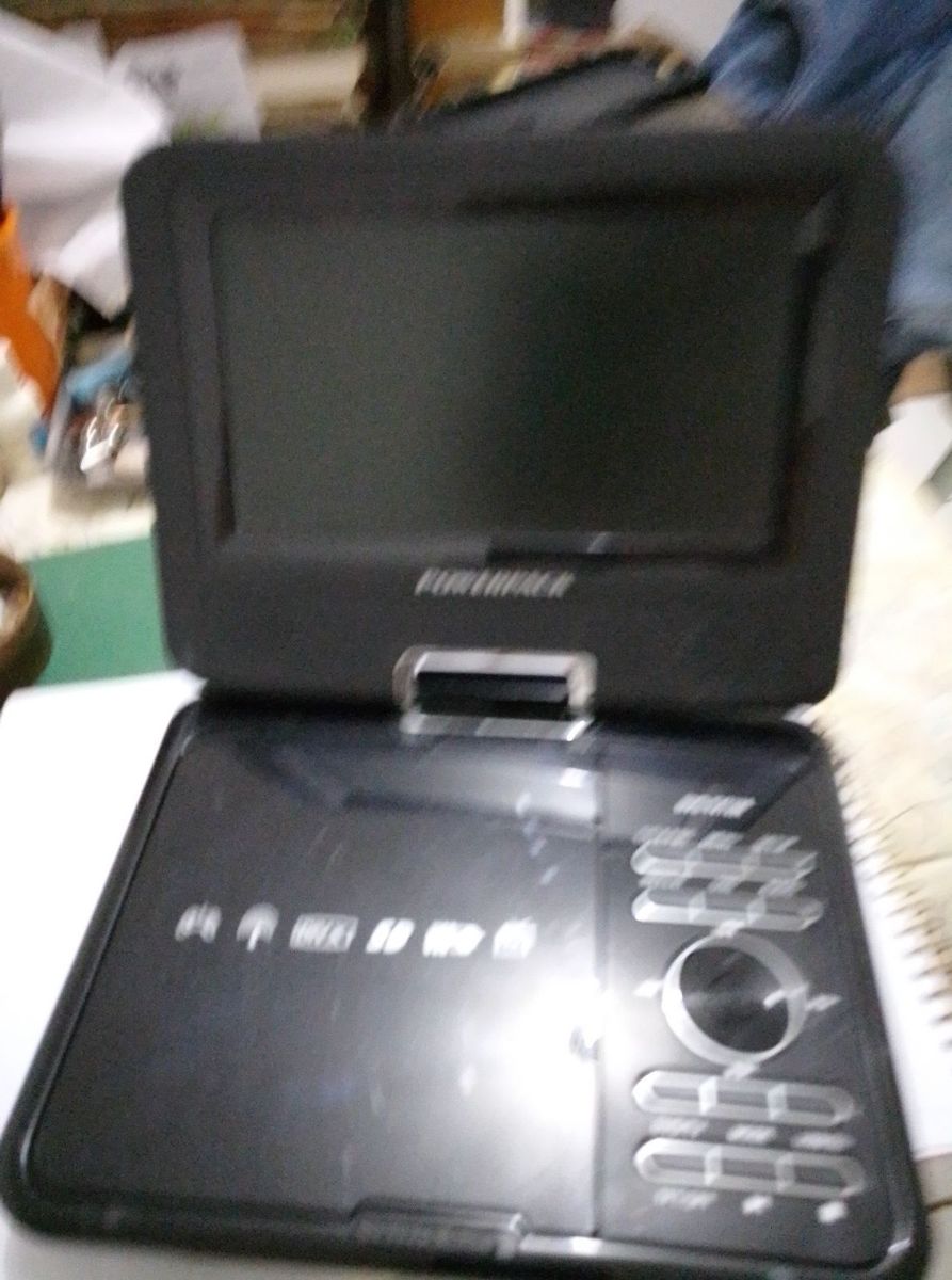 Dvd Portátil com 2 Entradas Pra Joystick, Tela Rotativa, Usb Entrada ...