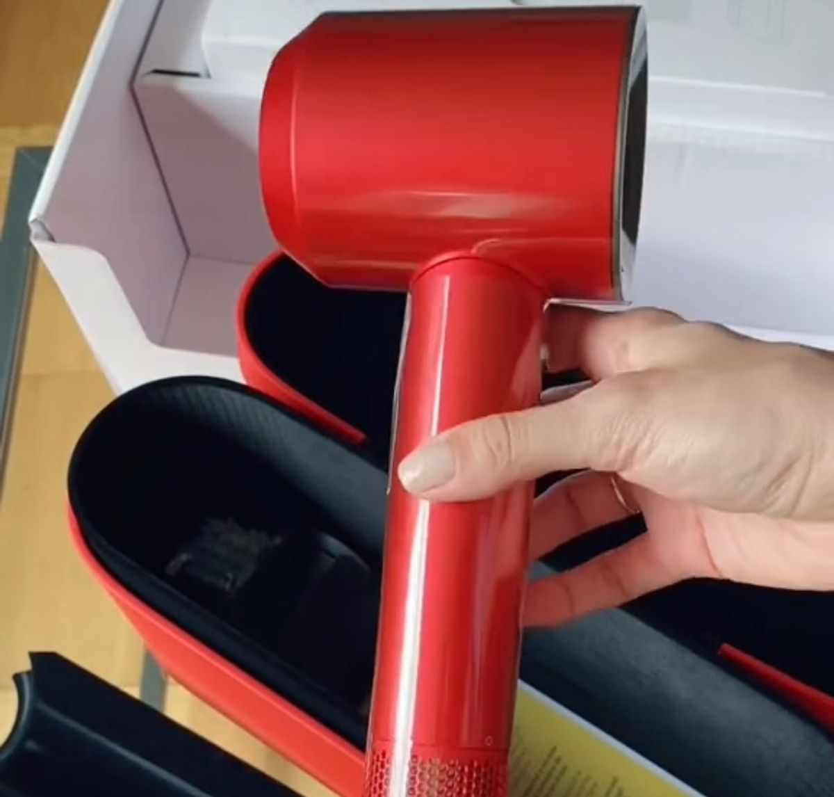 Dyson Supersonic Red/nickel Edition | Item Info & Eletro Dyson Usado ...