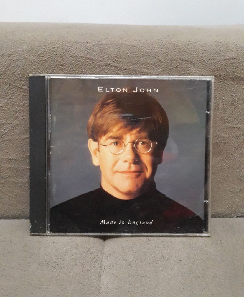 Elton John - Cd - Made In England | Item de Música Cd Usado 111953794 | enjoei