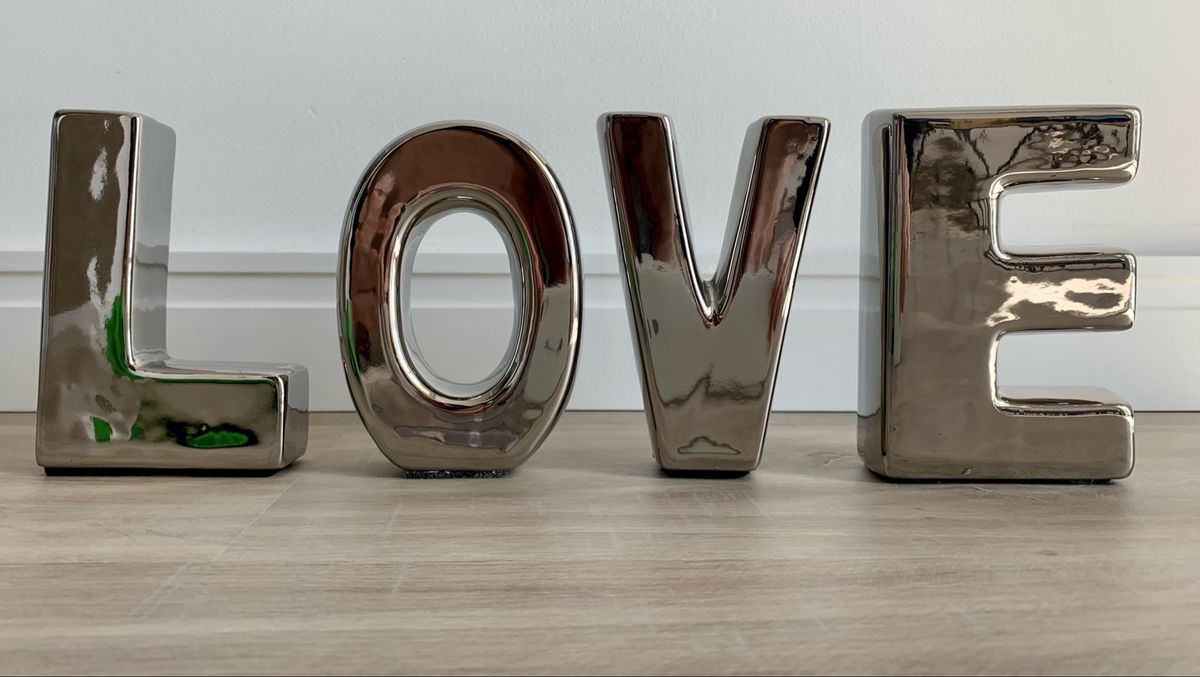 Enfeite Letras em Metal Love | Item de Decoração Tok&Stok Usado ...