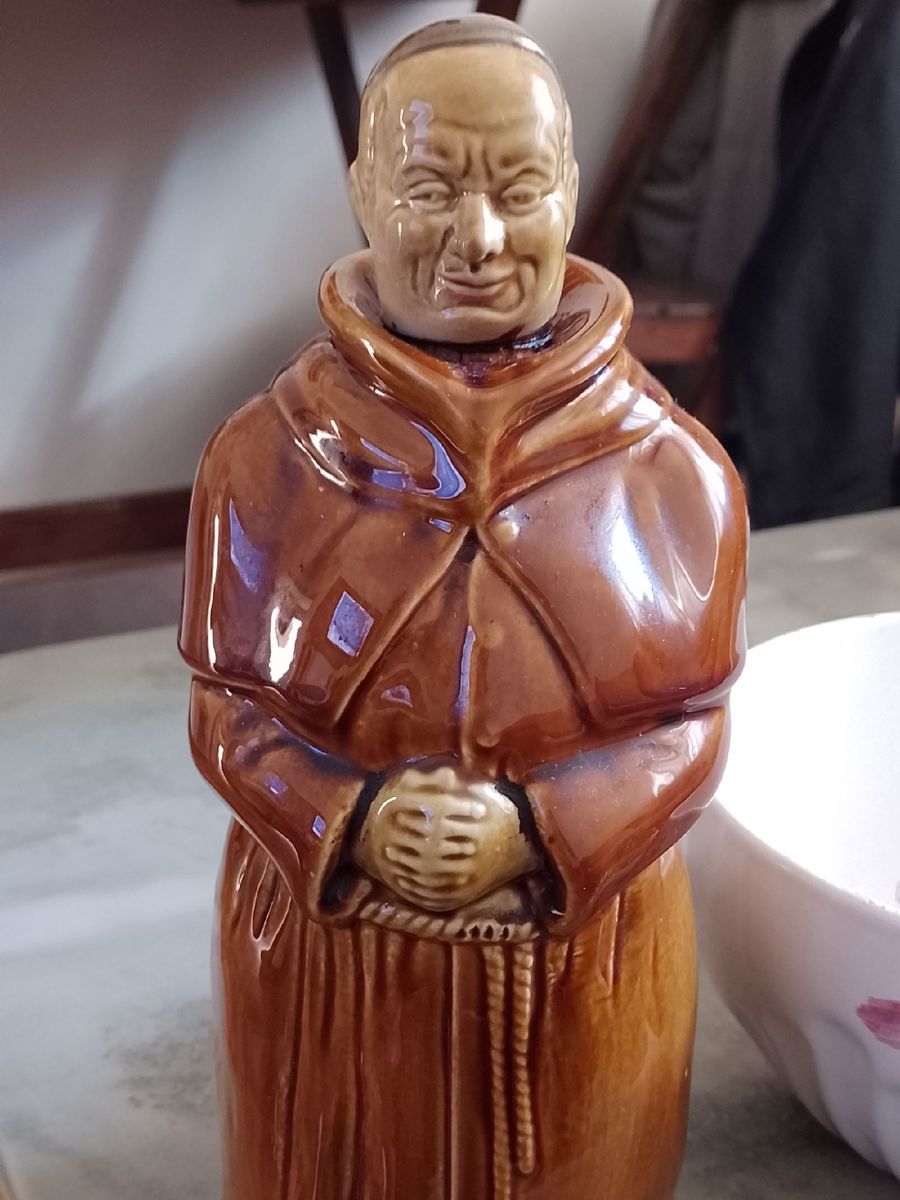 Escultura de Frade Anos 70 É Uma Garrafa! | Móvel de Antiquário Usado ...