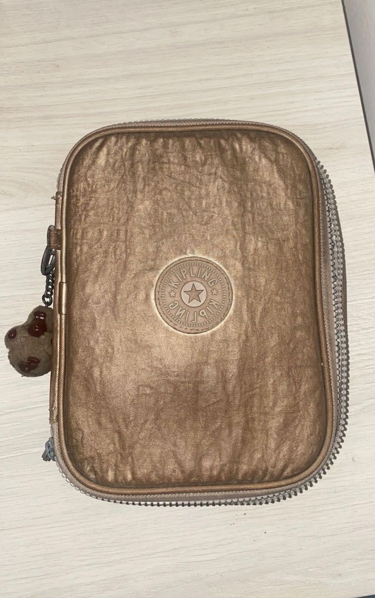 Estojo Kipling Dourado 100 Pens/canetas | Item de Papelaria Kipling ...