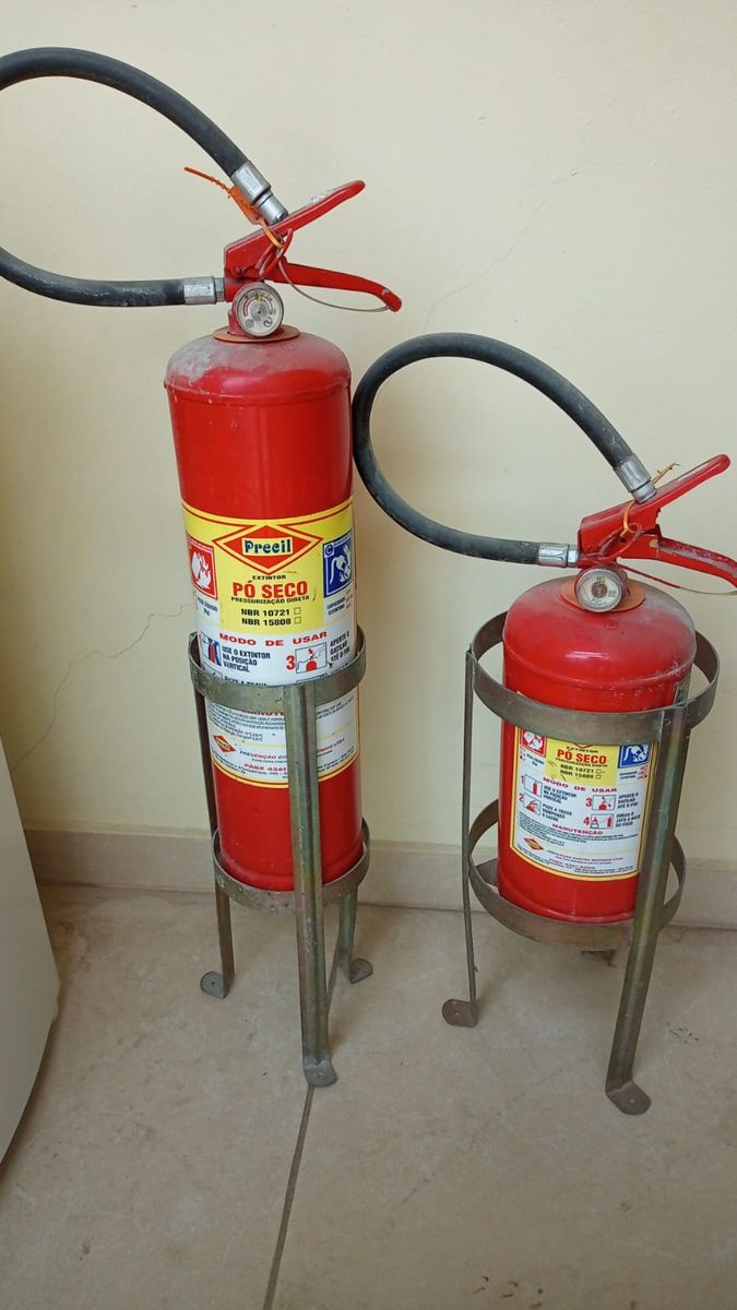 Extintor Agua Pressurizada 10 Lts e Pqs 4 e 6 Kgs com Suporte | Móvel p ...