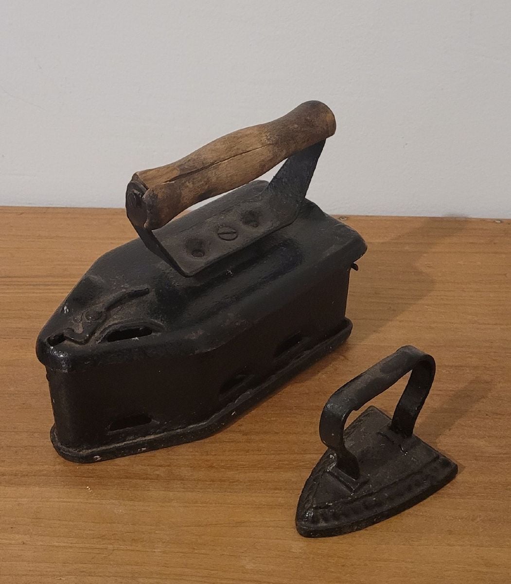 Ferro a Brasa | Móvel de Antiquário Ferro A Brasa Usado 73628944 | enjoei