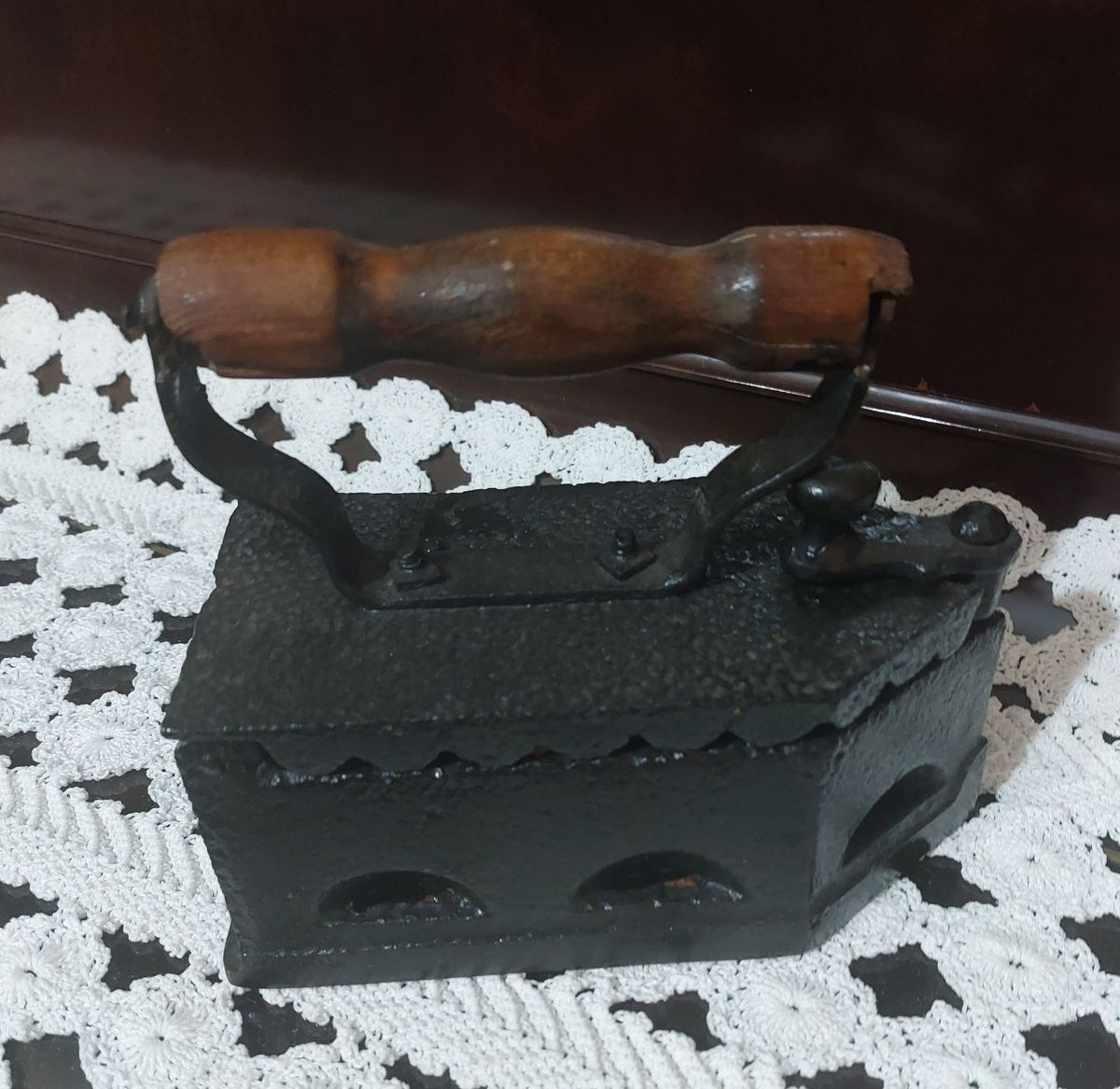 Ferro Antigo de Passar Roupa | Móvel de Antiquário Usado 85898534 | enjoei