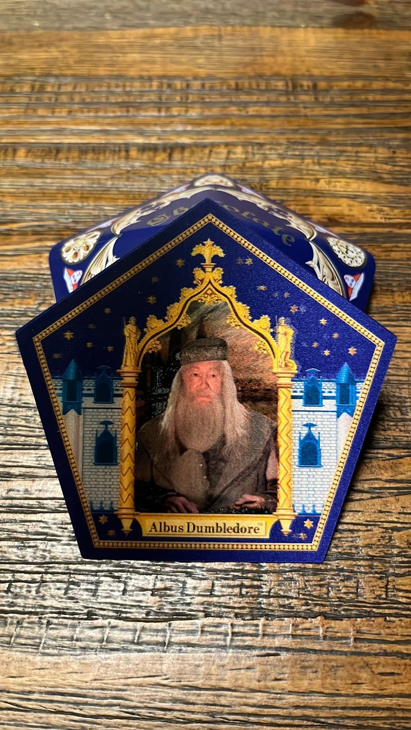 Figurinha Sapo de Chocolate - Alvo Dumbledore | Filme e Série Universal ...