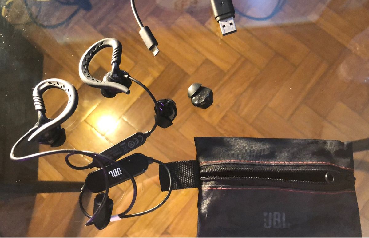 Fone de Ouvido Bluetooth Jbl Focus 500 | Item de Música Jbl Usado ...