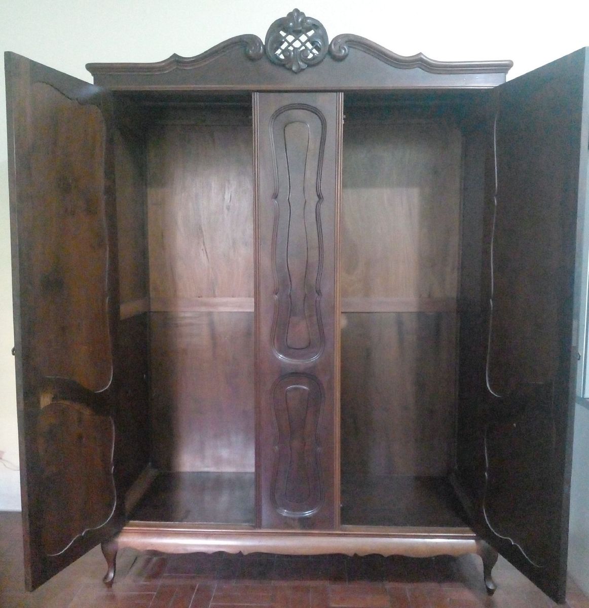 Guarda Roupa Provençal de Madeira Maciça, com 2 Portas. | Móvel ...