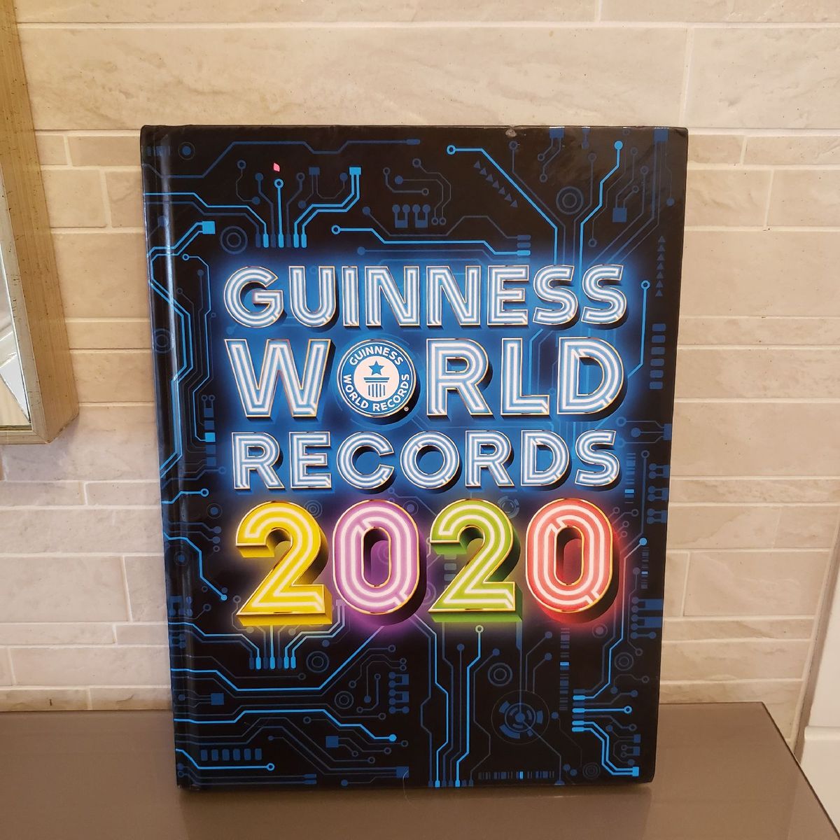 Guinness World Records 2020 | Item Info & Eletro Guinness World Records ...