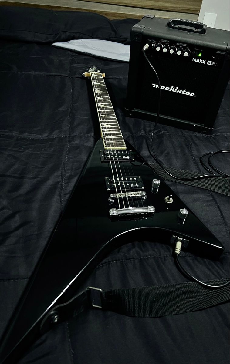 Guitarra Flying V Strinberg + Amplificador + Bag e Caixa / Completasso ...