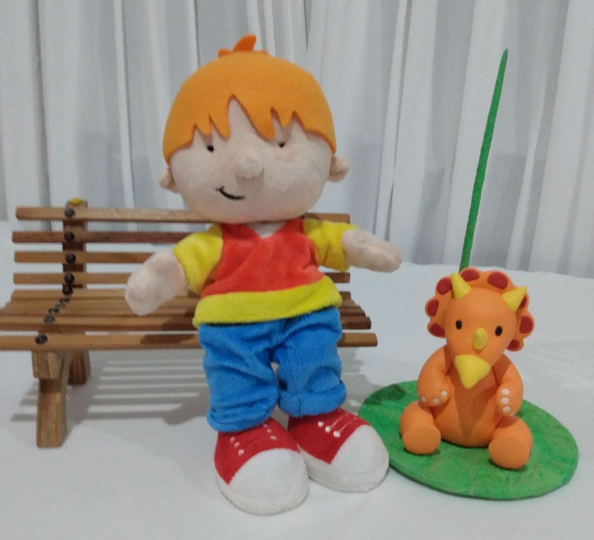 Harry e O Balde de Dinossauros com Topo de Bolo Cenográfico de Biscuit ...