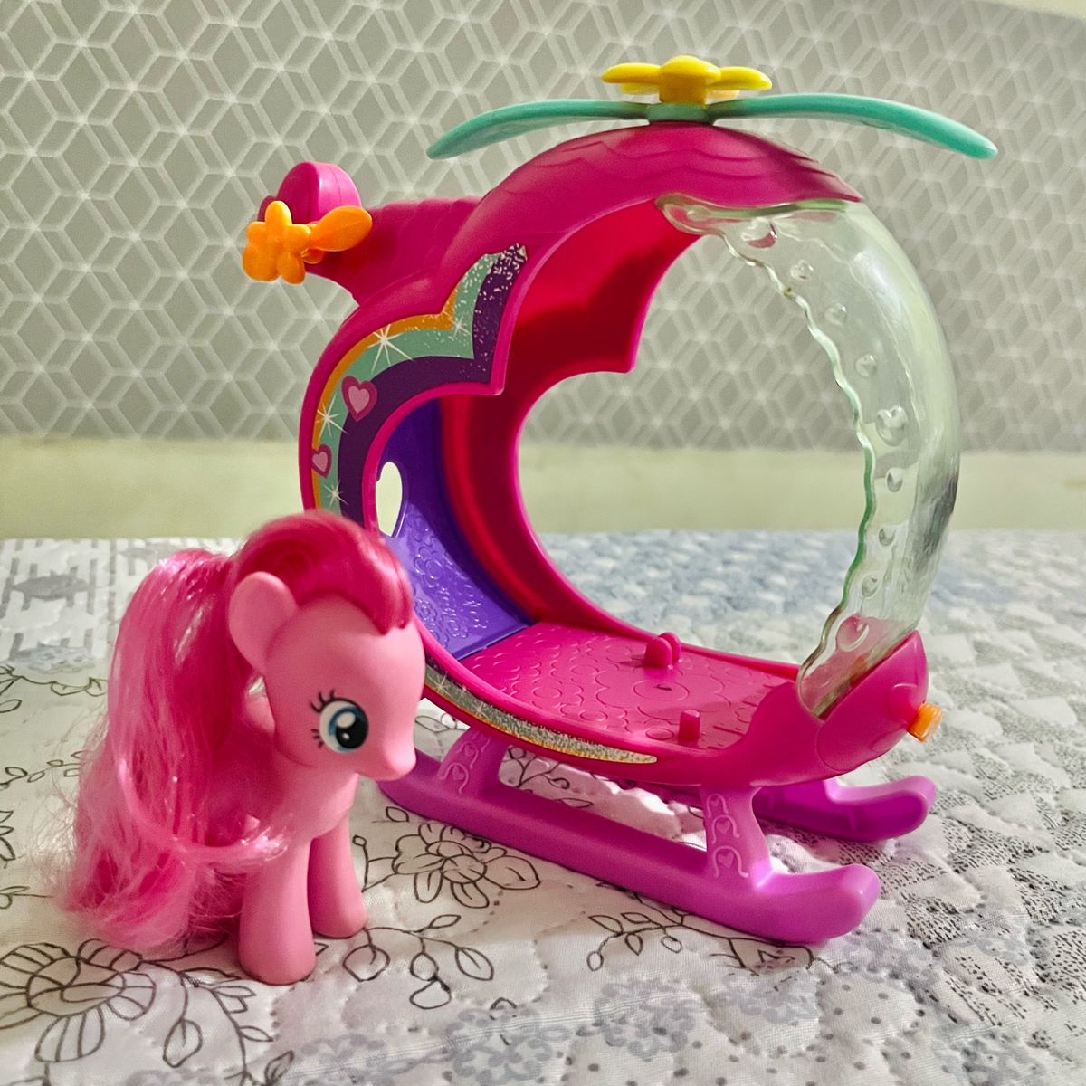Helicóptero My Little Pony Pinkie Pies Rainbow Helicopter Playset ...