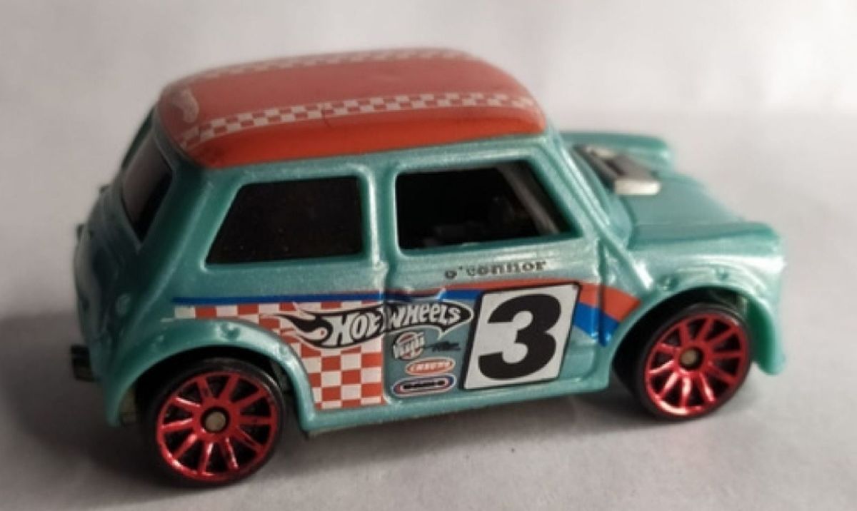 Hot Wheels Morris Mini Track Star 2011 1/64 | Carrinho de Bebê Hot ...