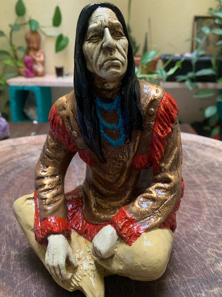 Índio Apache Sentado Americano | Item de Decoração Surya Arte&Criação ...