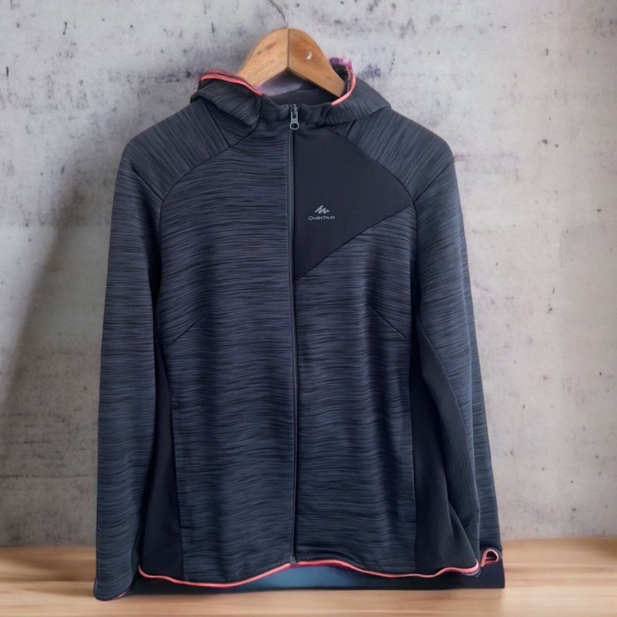 Jaqueta Esportiva de Frio Quechua | Casaco Feminino Quechua Usado ...