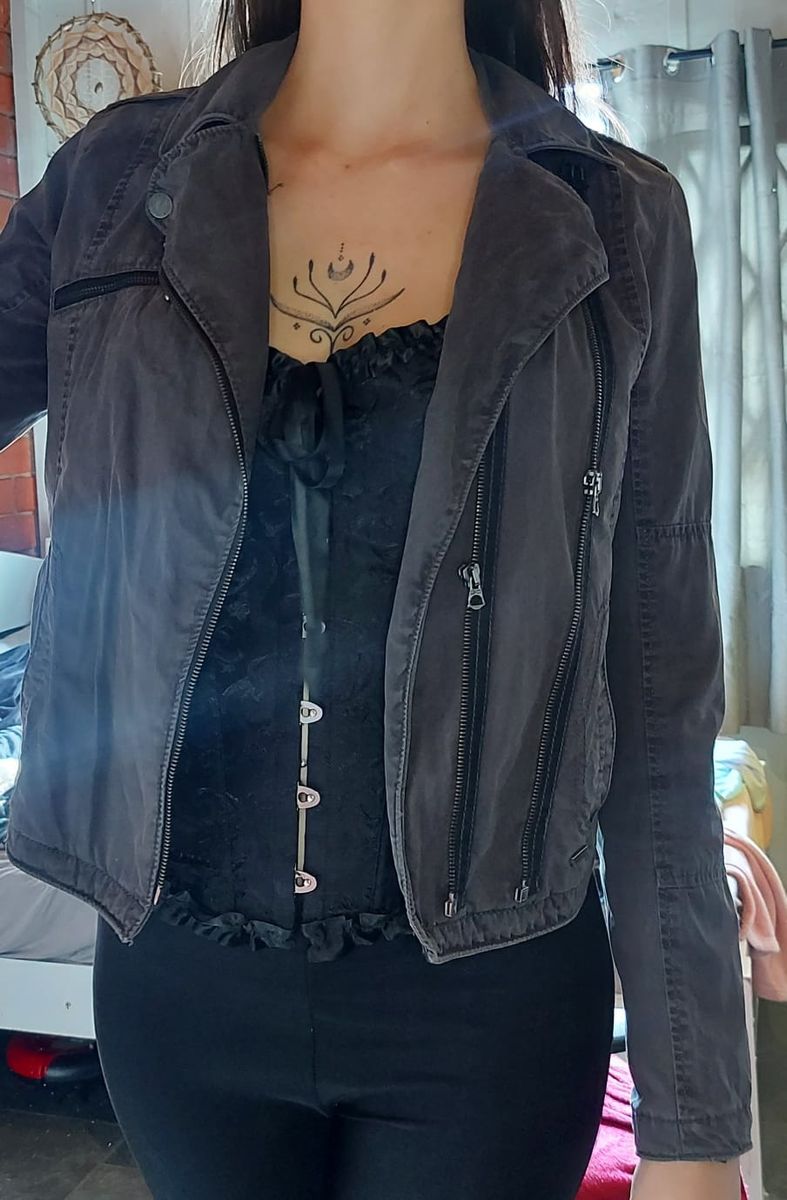 Jaqueta Levi's com Bolsos e Zíper | Casaco Feminino Levi's Usado ...