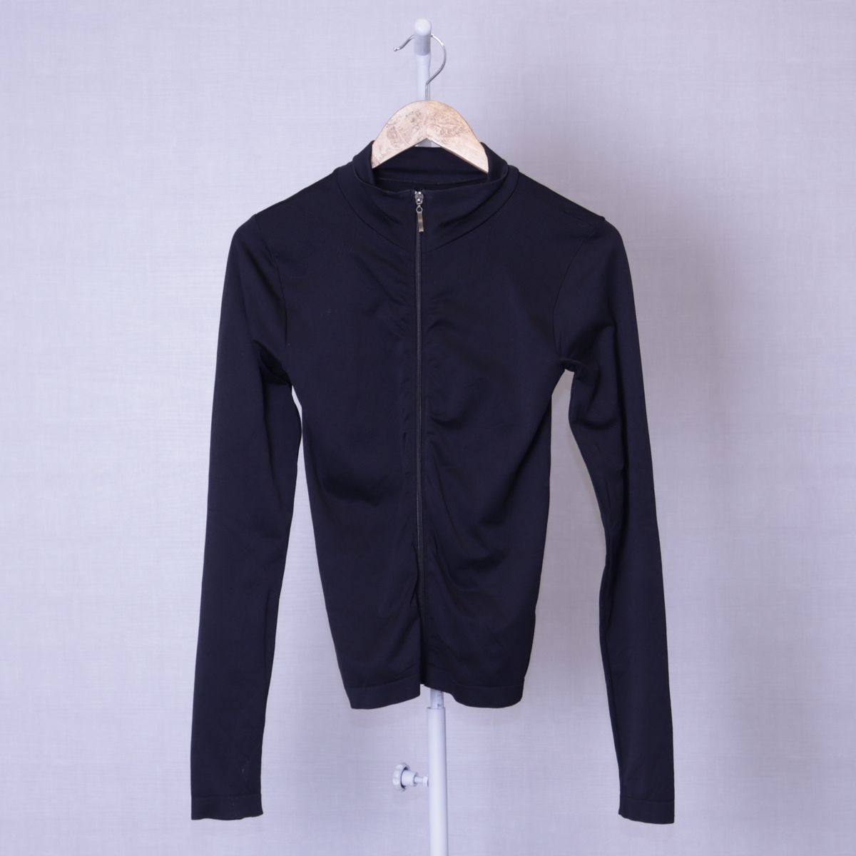 Jaqueta Preta Básica Active | Casaco Feminino Marisa Usado 85025453 ...