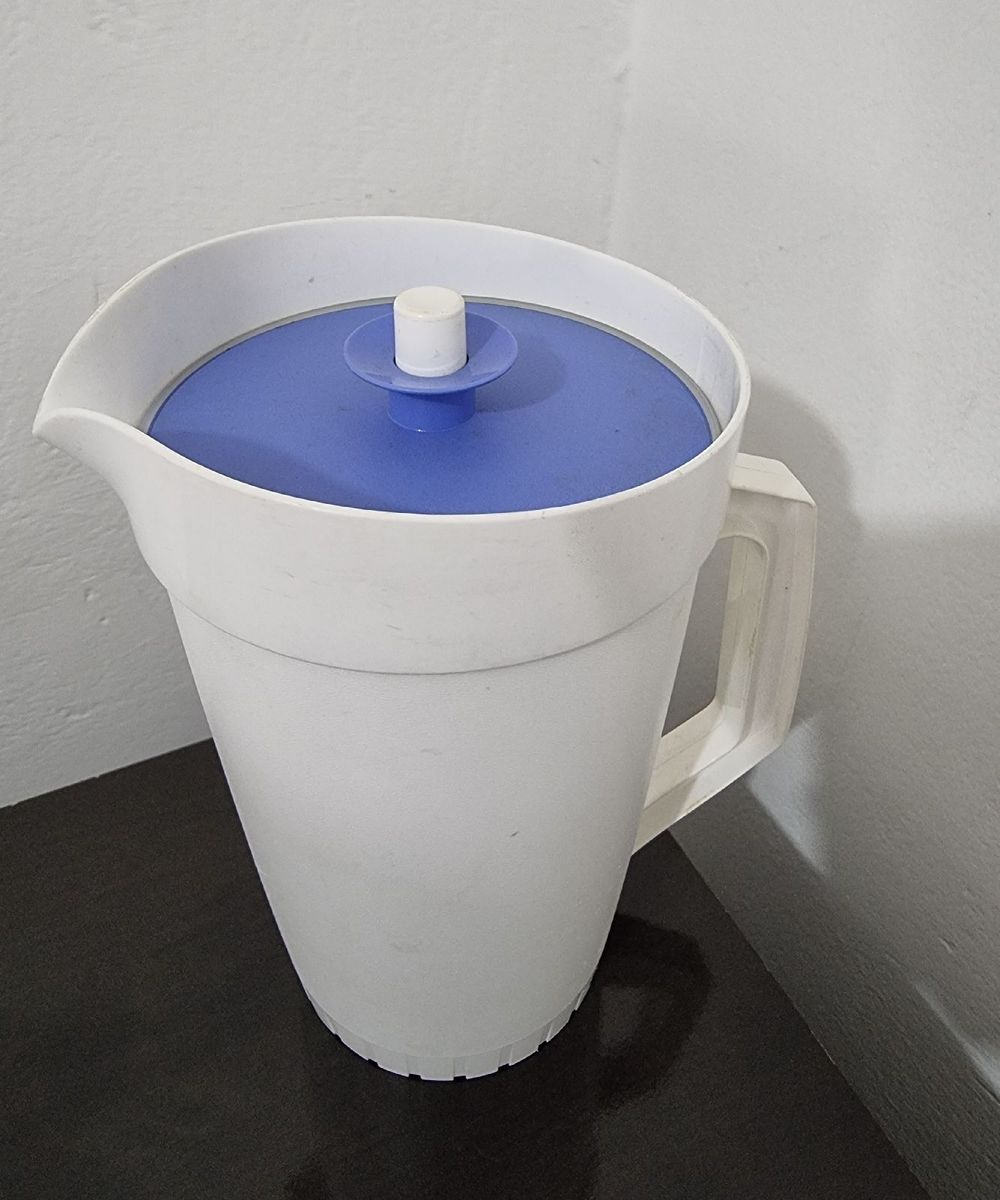 Jarra da Tupperware Ilumina 2 Litros Branca Tampa Azul | Móvel de ...