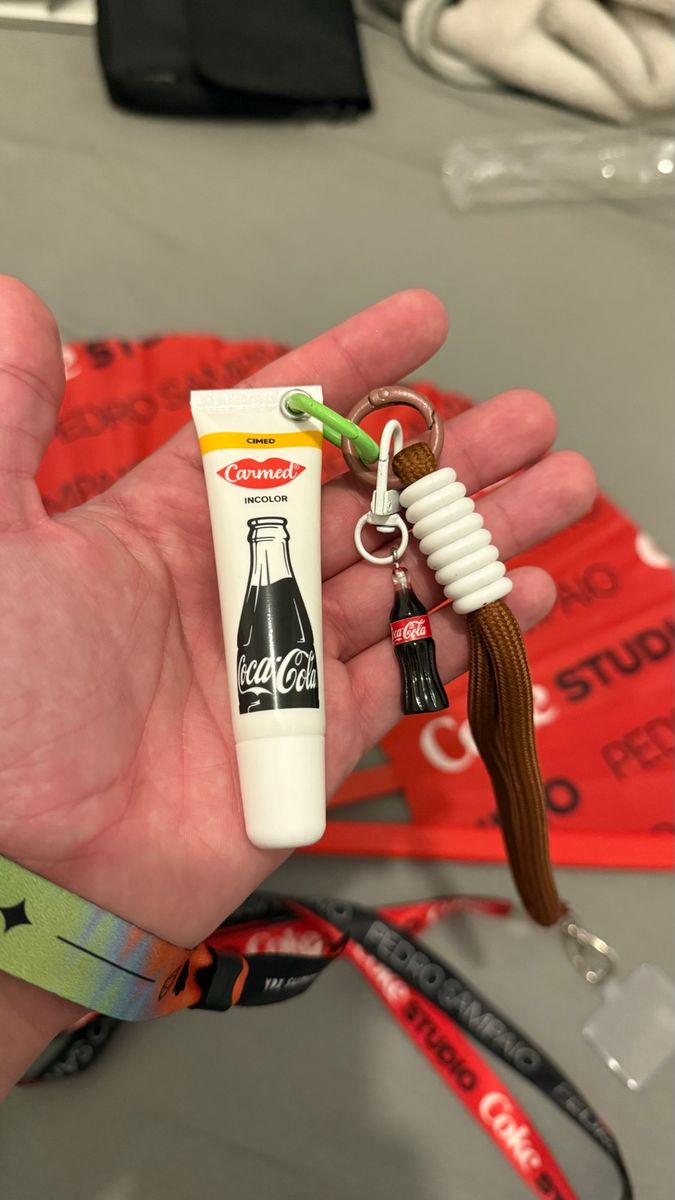 Kit Carmed Coca Cola + Coke Studio Pedro Sampaio | Maquiagem Feminina ...