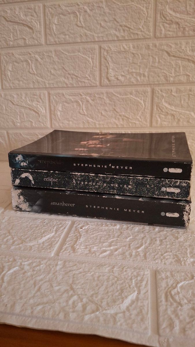 Kit com 3 Livros de Romance de Stephenie Meyer Crepúsculo, Eclipse e Amanhecer | Livro ...
