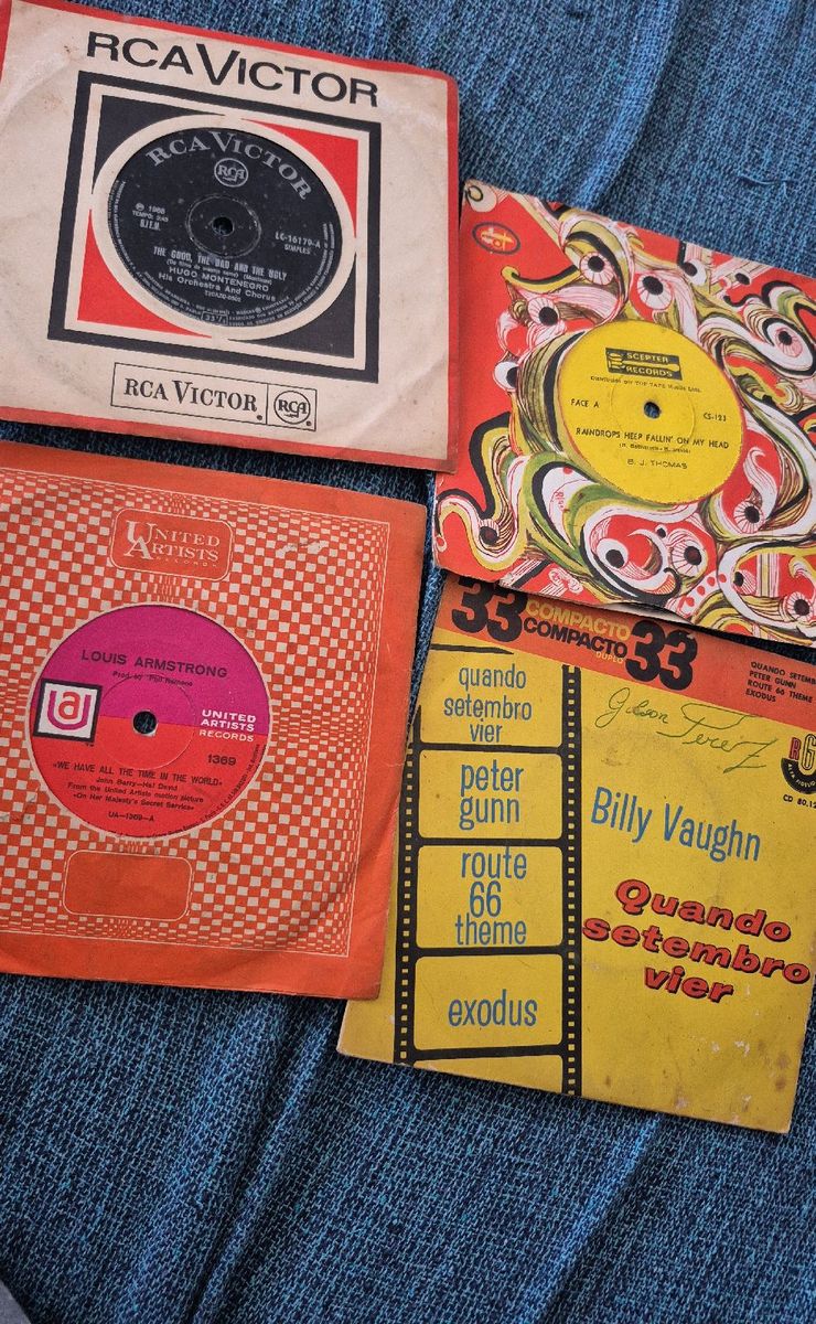 Kit com 4 Lps Vinil Compacto Simples - Louis Armstrong, Billy Vaughn ...