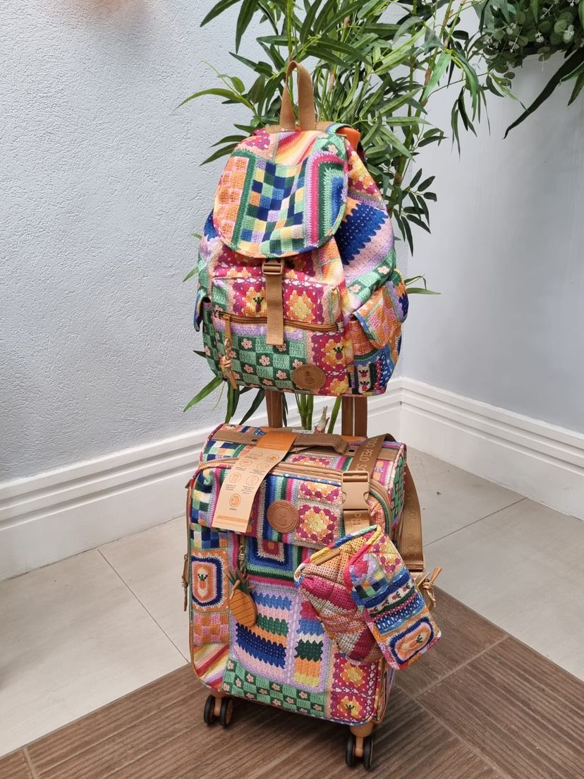 Kit Mala Farm Estampa Borda Borda Me Leva | Mochila Feminina Farm Nunca ...