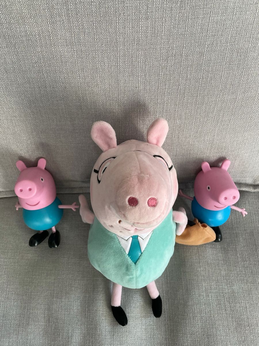 Kit: Uma Pelúcia de George Pig e Dous Bonequinhos de Pig Peggy ...
