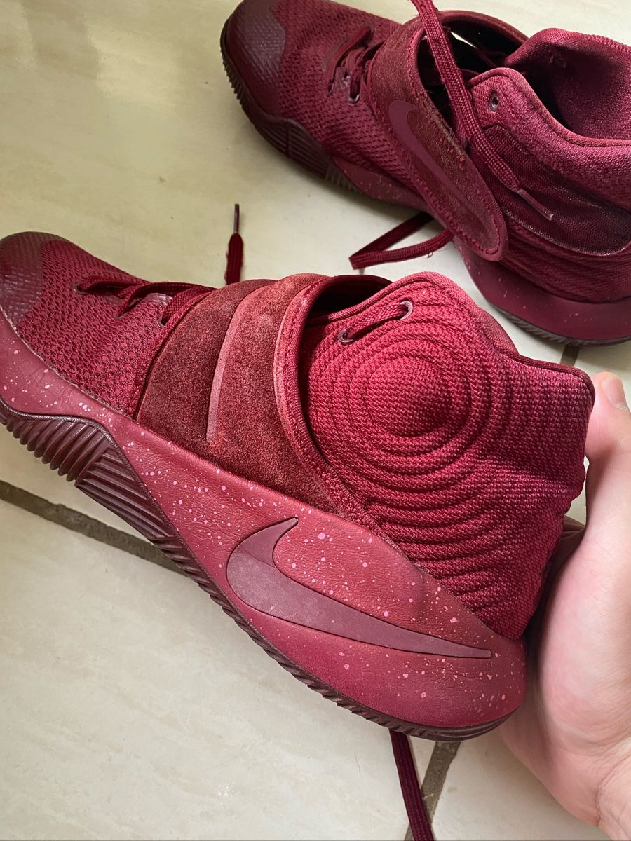 Kyrie 2 Red Velvet | Tênis Masculino Nike Usado 62325794 | enjoei