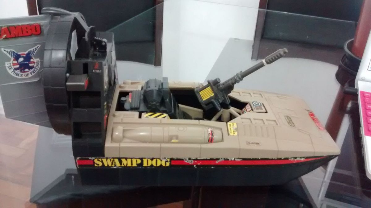 Lancha Swamp Dog Rambo | Filme e Série Carolco Usado 14423439 | enjoei