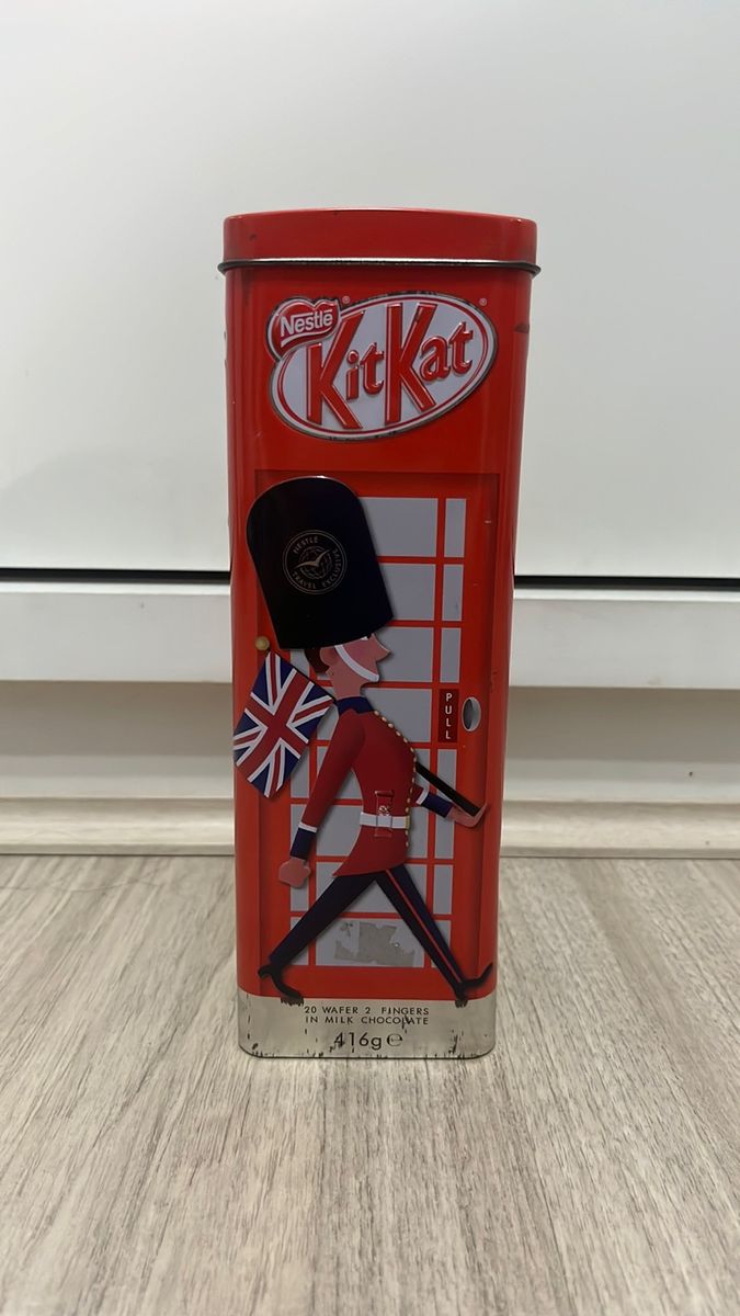 Lata Kit Kat Cofre Cabine Eletronica | Produto Vintage e Retro Kit Kat ...